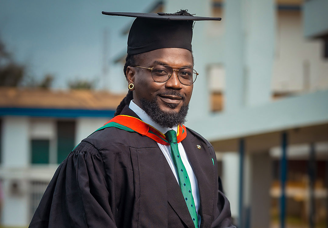 Samini Gets Surprised At Home After GIMPA Graduation (Video ...