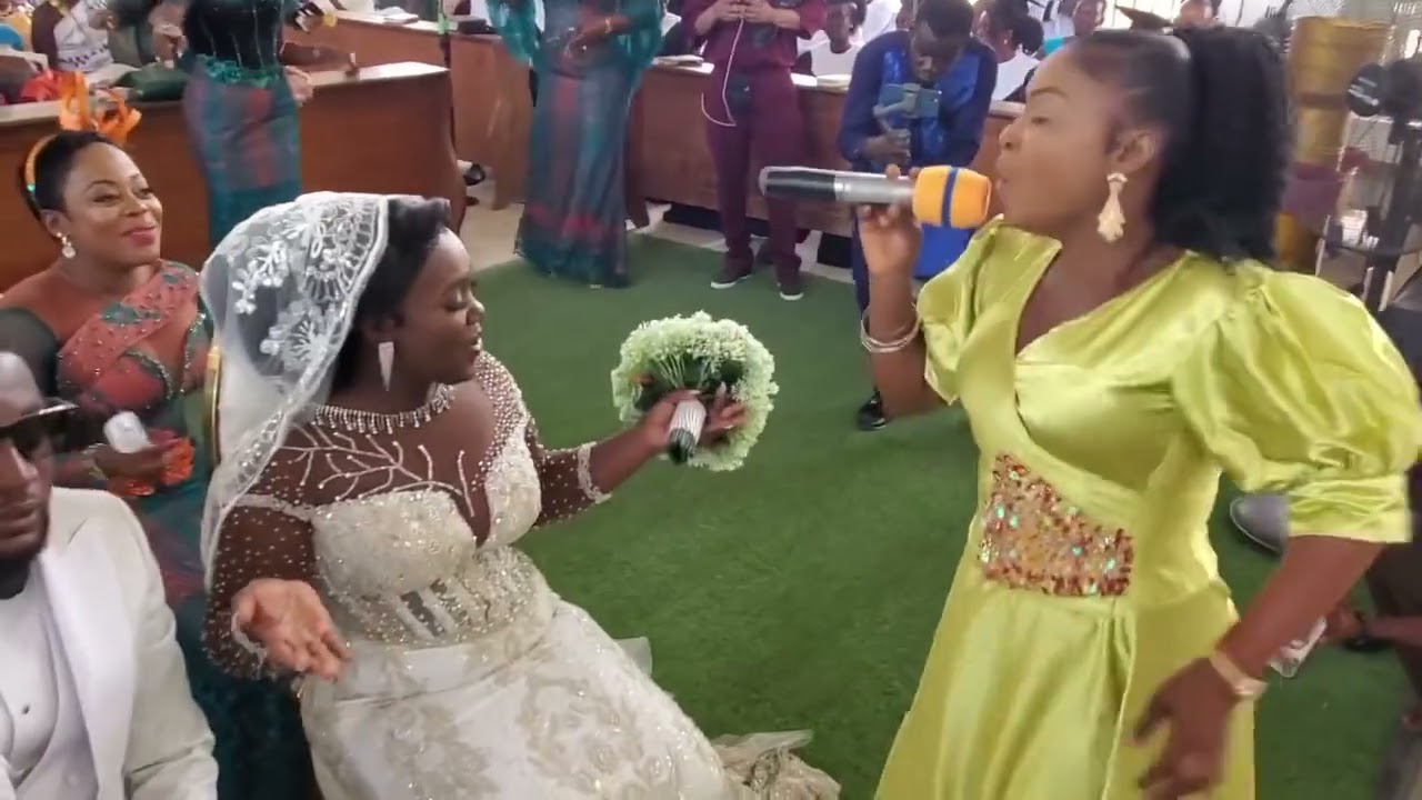 Mabel Okyere Performs ‘Anuonyam’ At Tima Kumkum’s White Wedding (Video ...